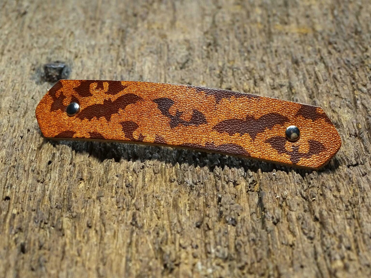 Leder Haarspange - OX Antique Lion Stripe Bats - Vickys World - Lederbuch