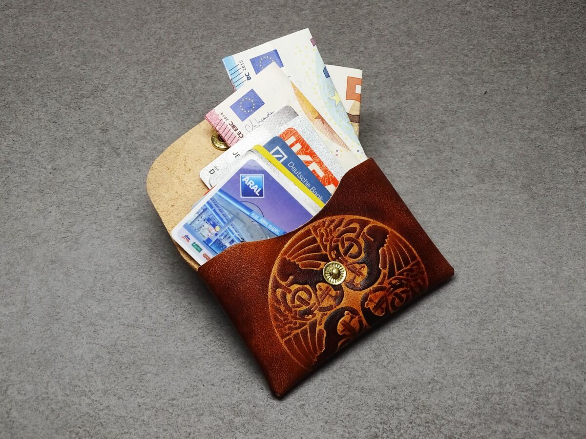 Karten Etui - Cards & Cash Dragons Dark - Lederbuch