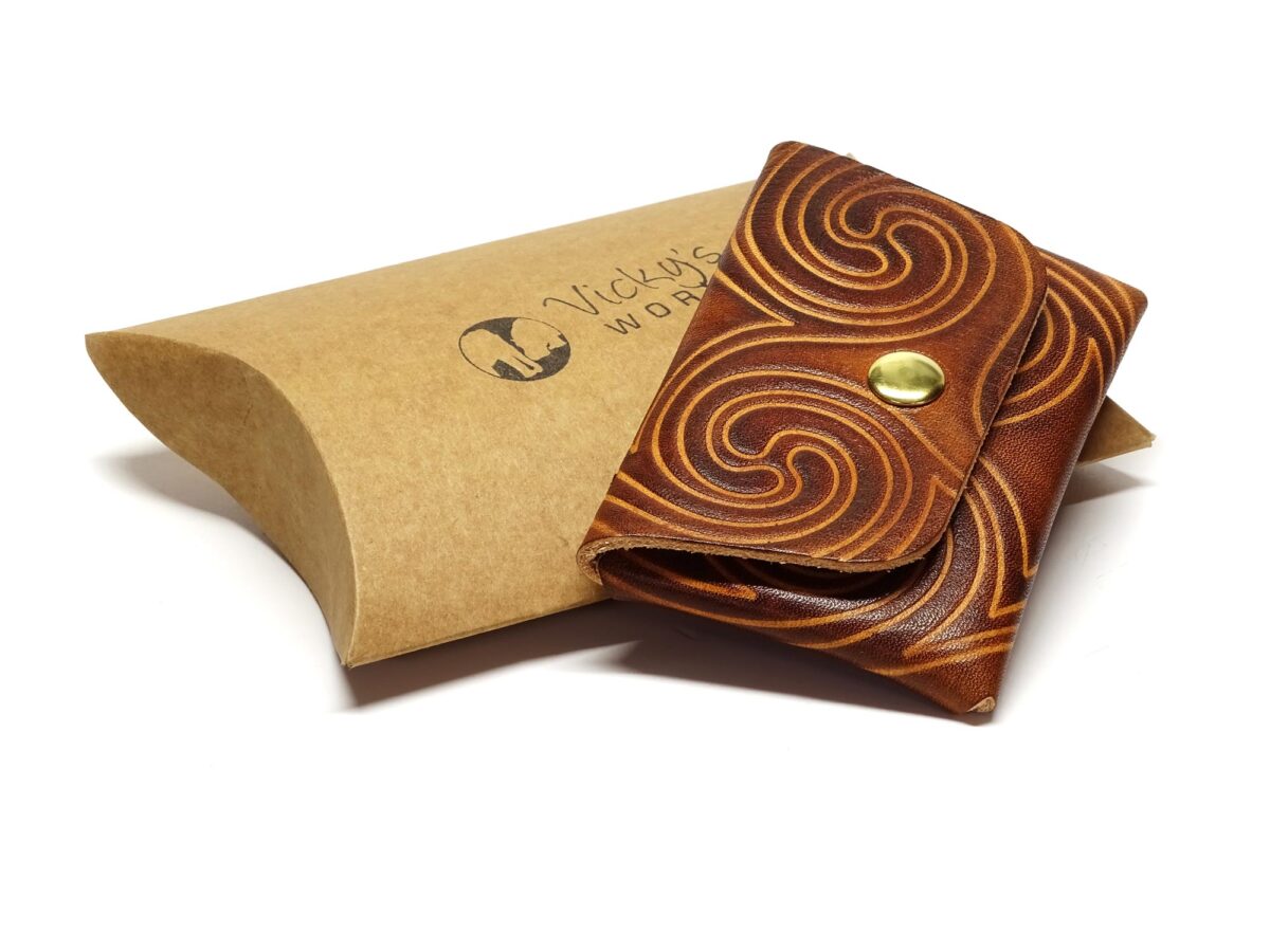 Karten Etui - Cards & Cash Swirl Dark - Lederbuch