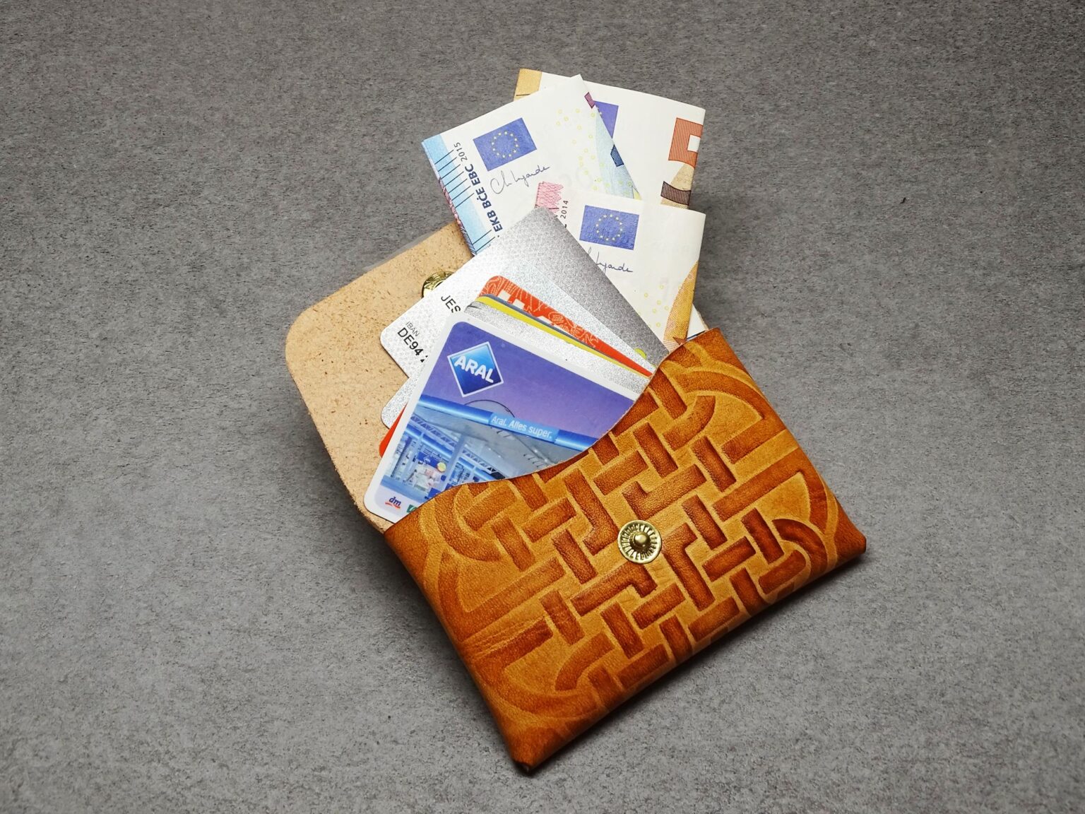 Karten Etui - Cards & Cash Wattle Light - Lederbuch