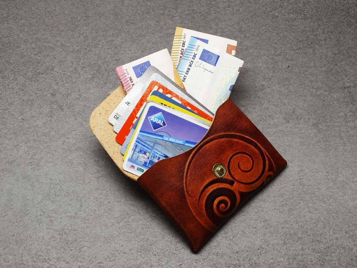 Karten Etui - Cards & Cash Yin Yang Dark - Lederbuch