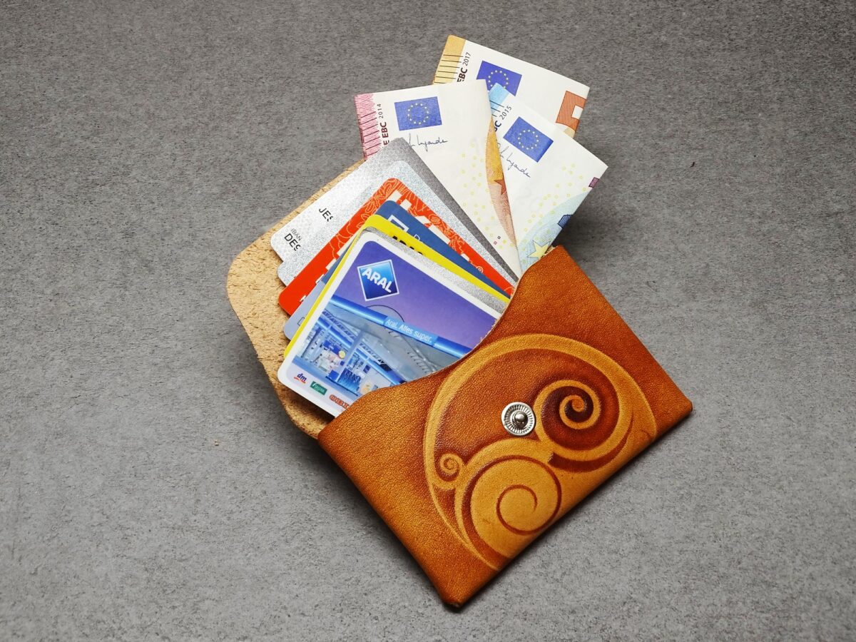 Karten Etui - Cards & Cash Yin Yang Light - Lederbuch
