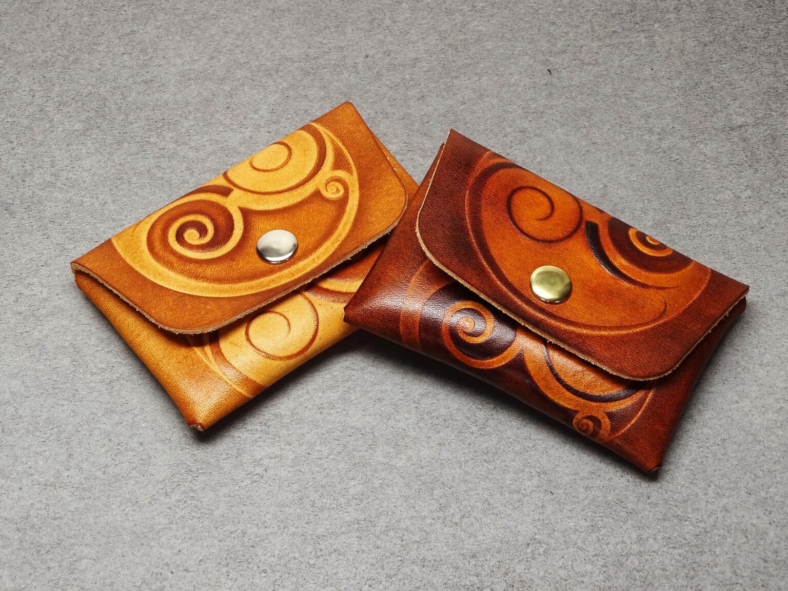 Karten Etui - Cards & Cash Yin Yang Light - Lederbuch